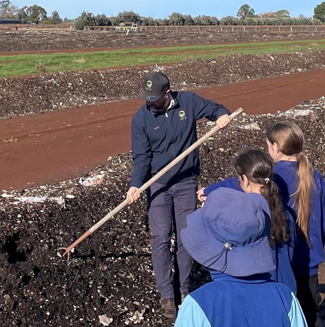 Educational Adventure at Worm Tech: Yanco Public School Students ...
